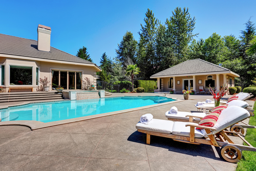 Why Custom Closets for Your Pool House are the Smart Summer Move